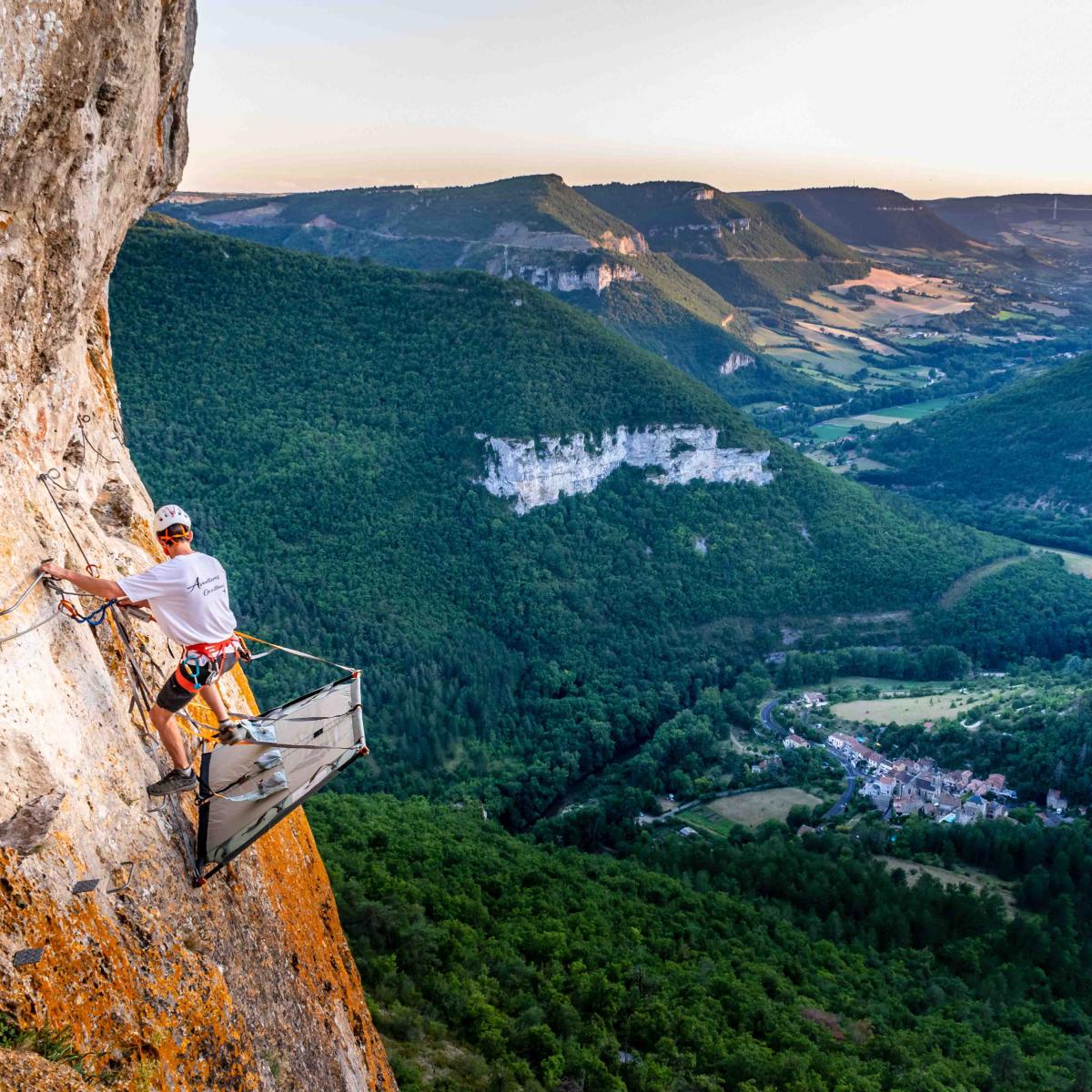A night hanging from the wall | Explore Millau