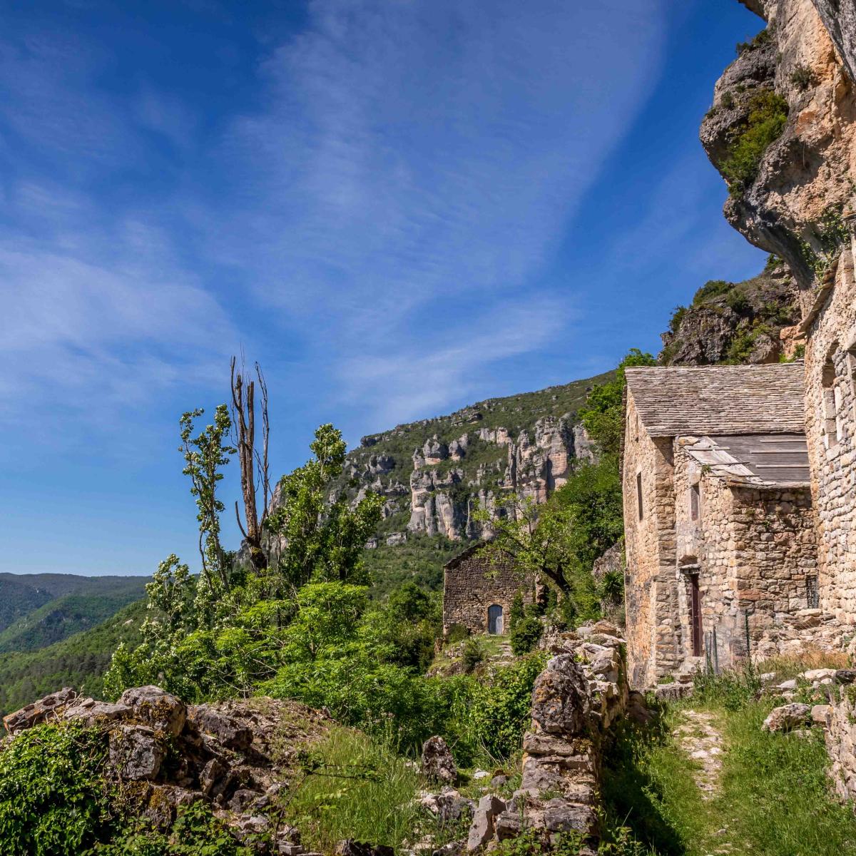 Aerial hike to the troglodyte villages of the Gorges du Tarn | Explore ...