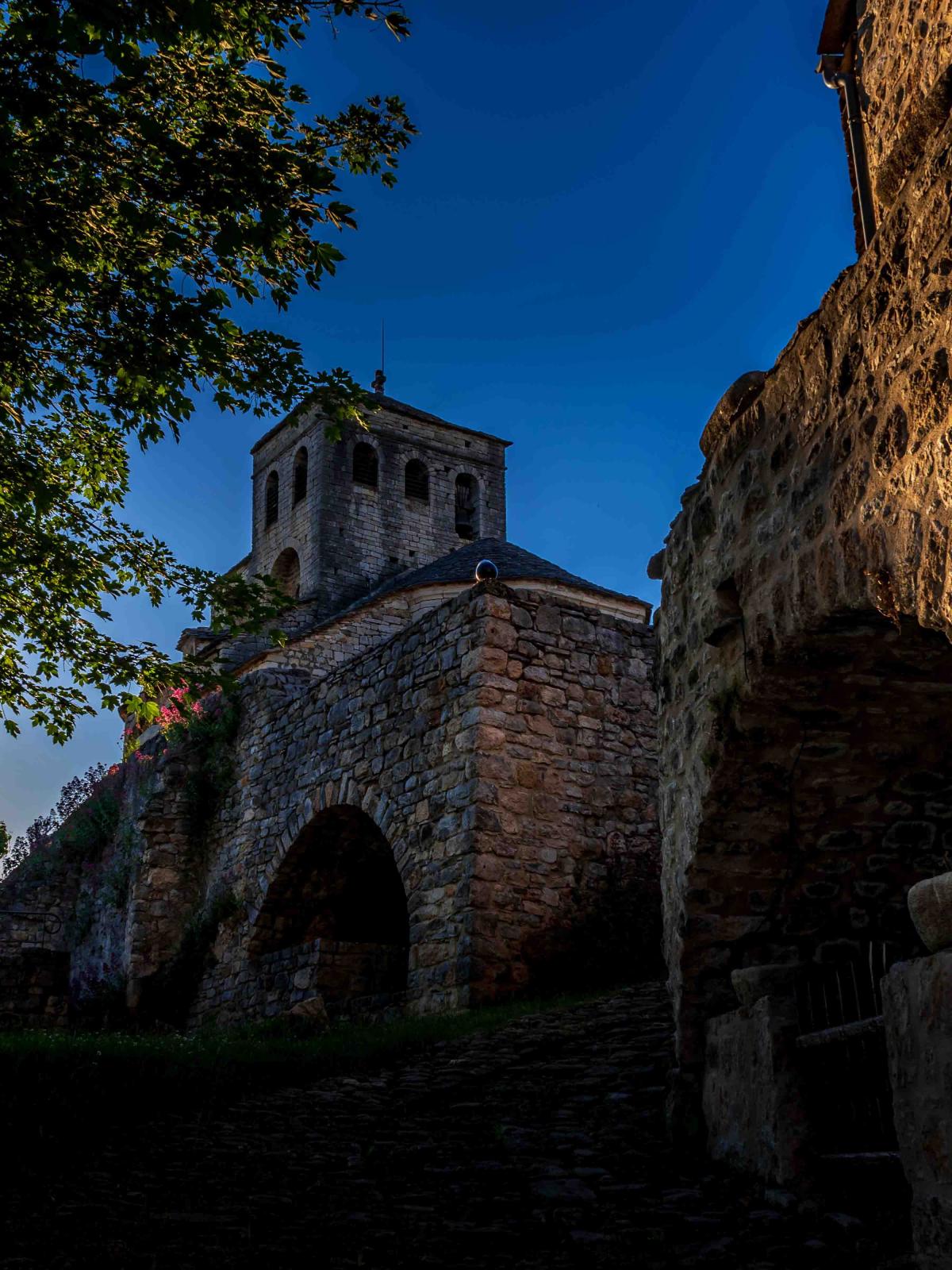 Au cœur de Peyre – village troglodytique (Comprégnac) | Explore Millau