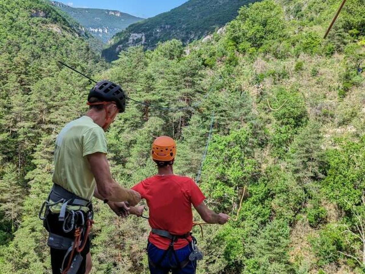 Un salto pendular en las Gargantas de la Dourbie | Explore Millau